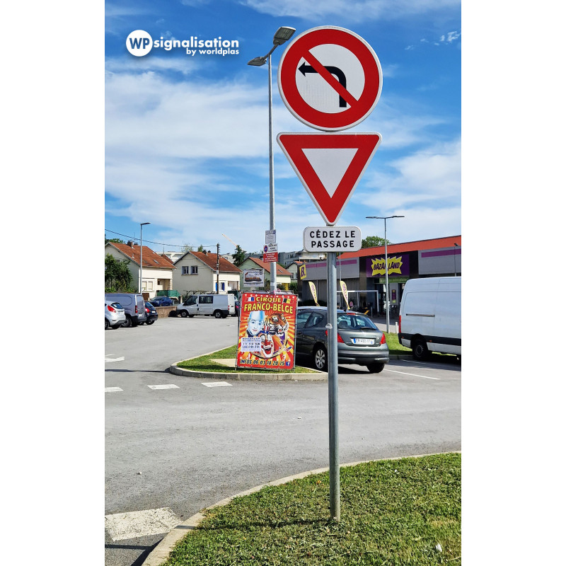 Panneau AB3A - Cédez le passage à l'intersection I WP Signalisation